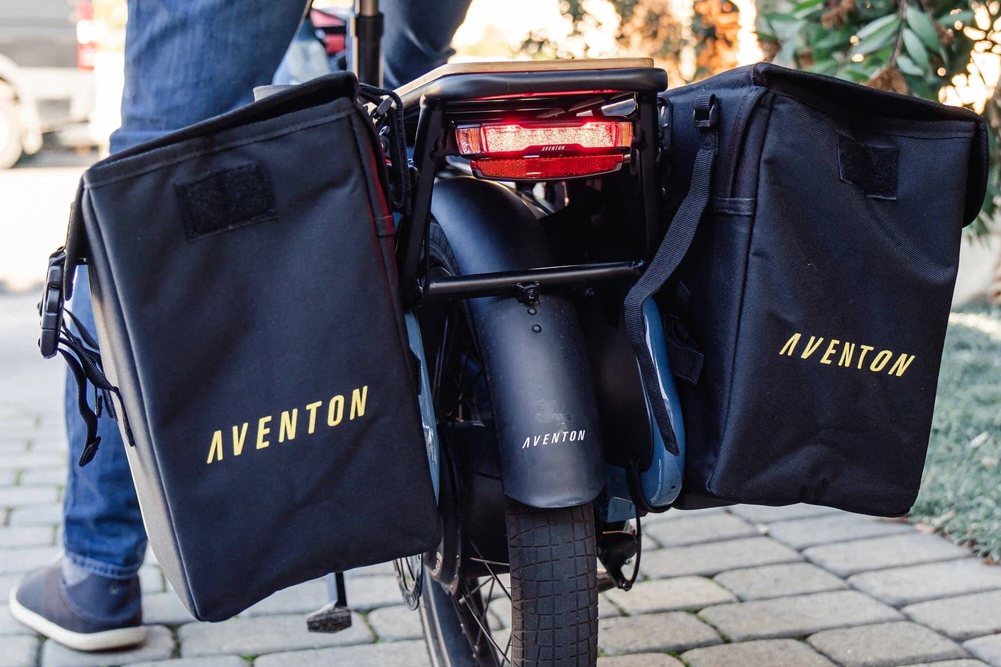 Aventon Abound Pannier | Electric Kicks