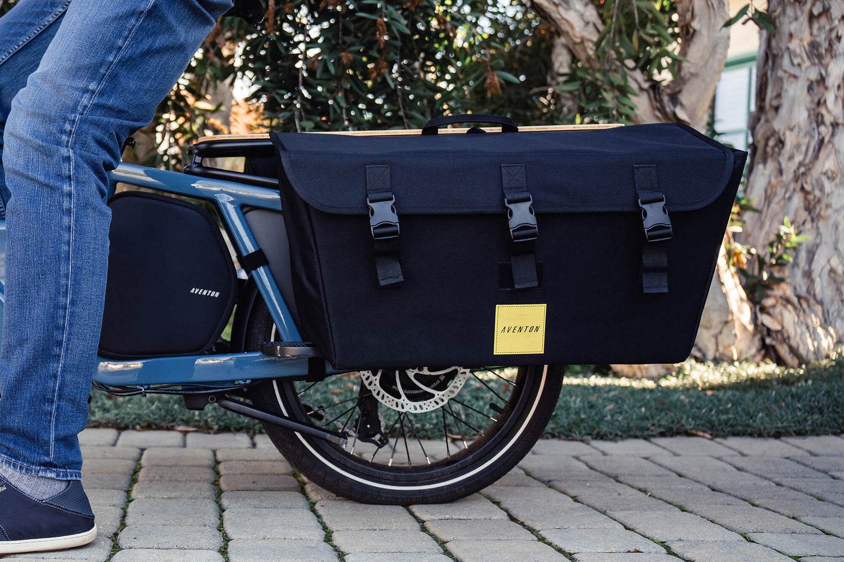 Aventon Abound Pannier | Electric Kicks